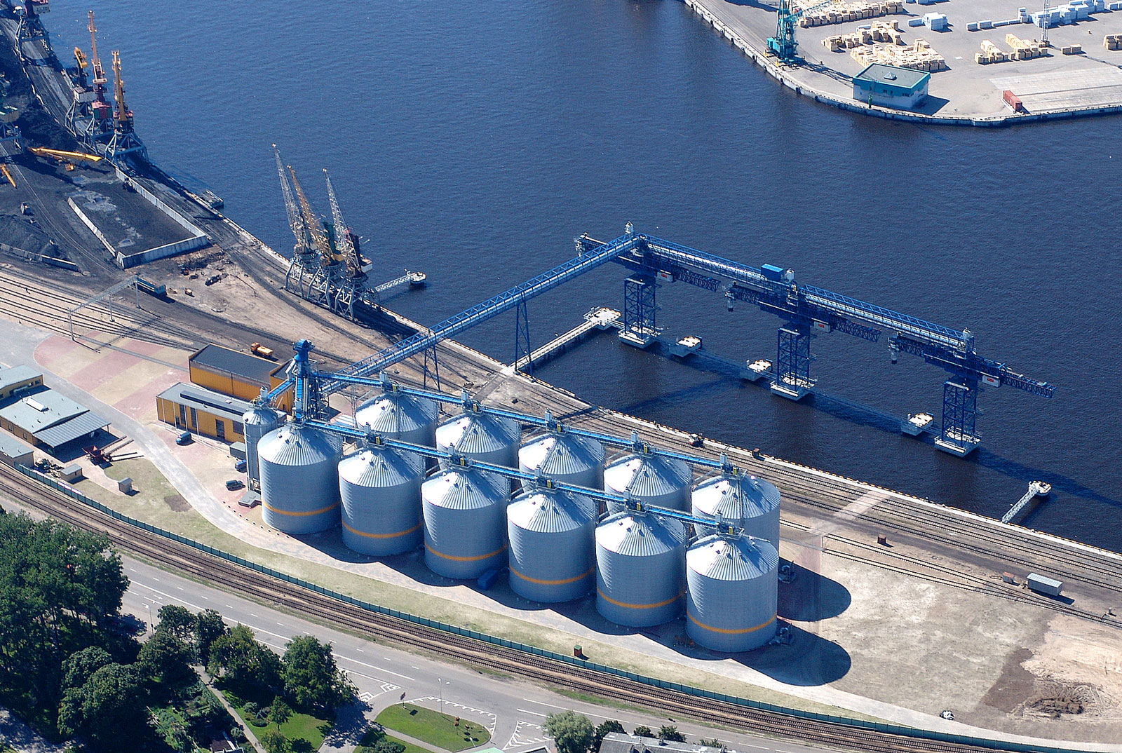 Dependable Dry Bulk Handling & Storage Solutions | Agrico Sales